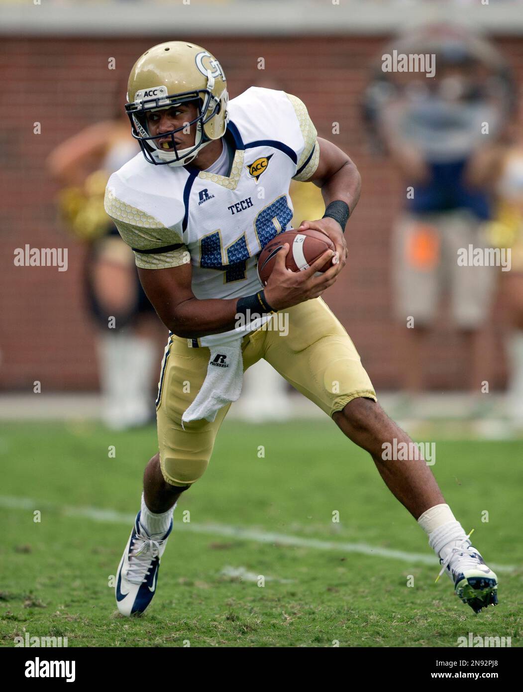 Georgia Tech quarterback Tevin Washington runs the ball during an NCAA ...