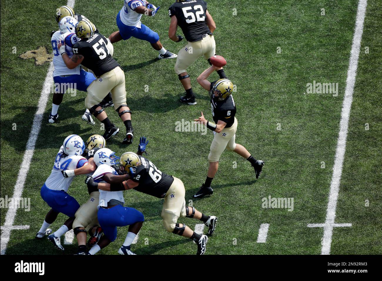 Vanderbilt quarterback Austyn Carta-Samuels (6) passes against ...