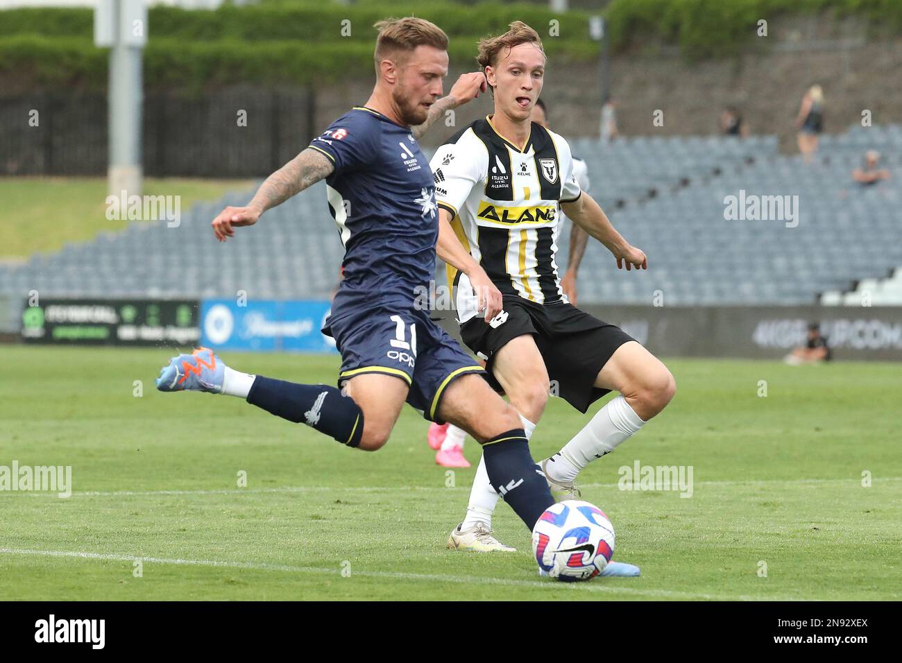 David Ball of the Phoenix and Jake Holman of the Bulls challenge for ...