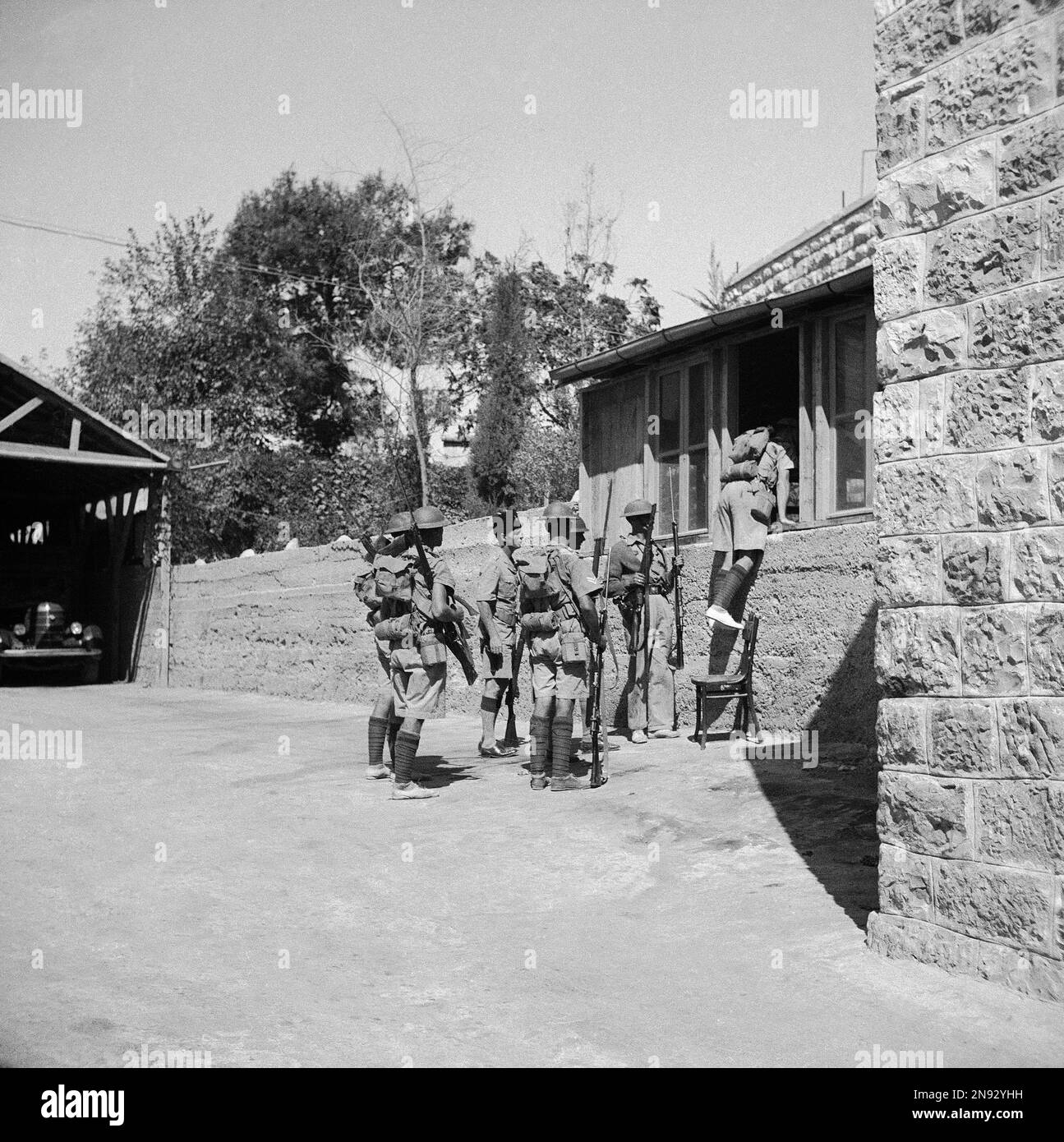 British troops with steel helmets and bayonets entering hotbed of Arab ...
