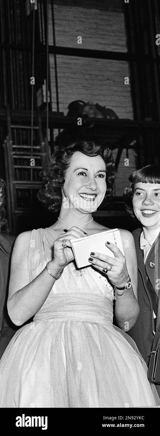 High School honor students in N.Y. on an educational trip visit cast of ...