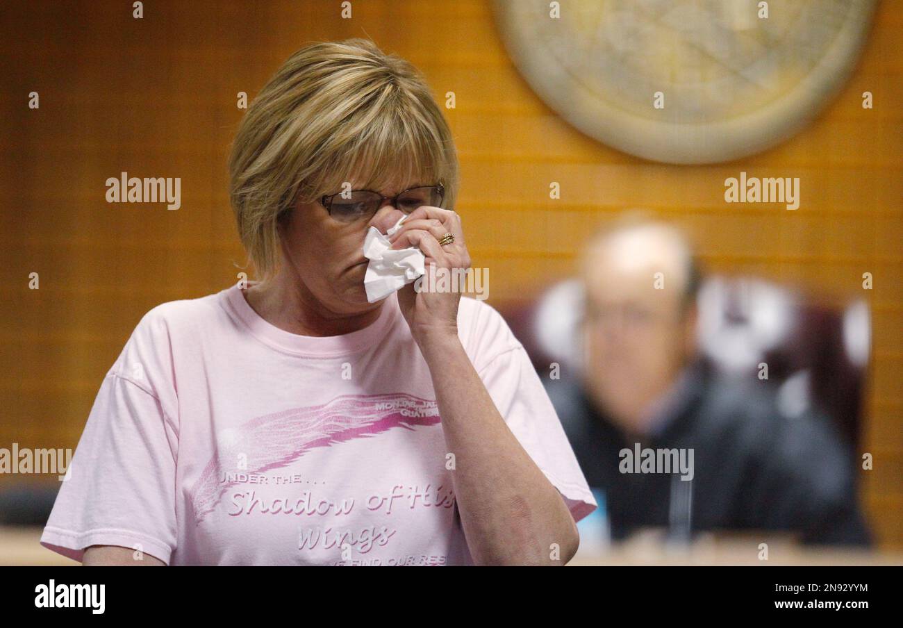 Rhonda Rust, the step-mother of murder victim Summer Rust, cries as she ...