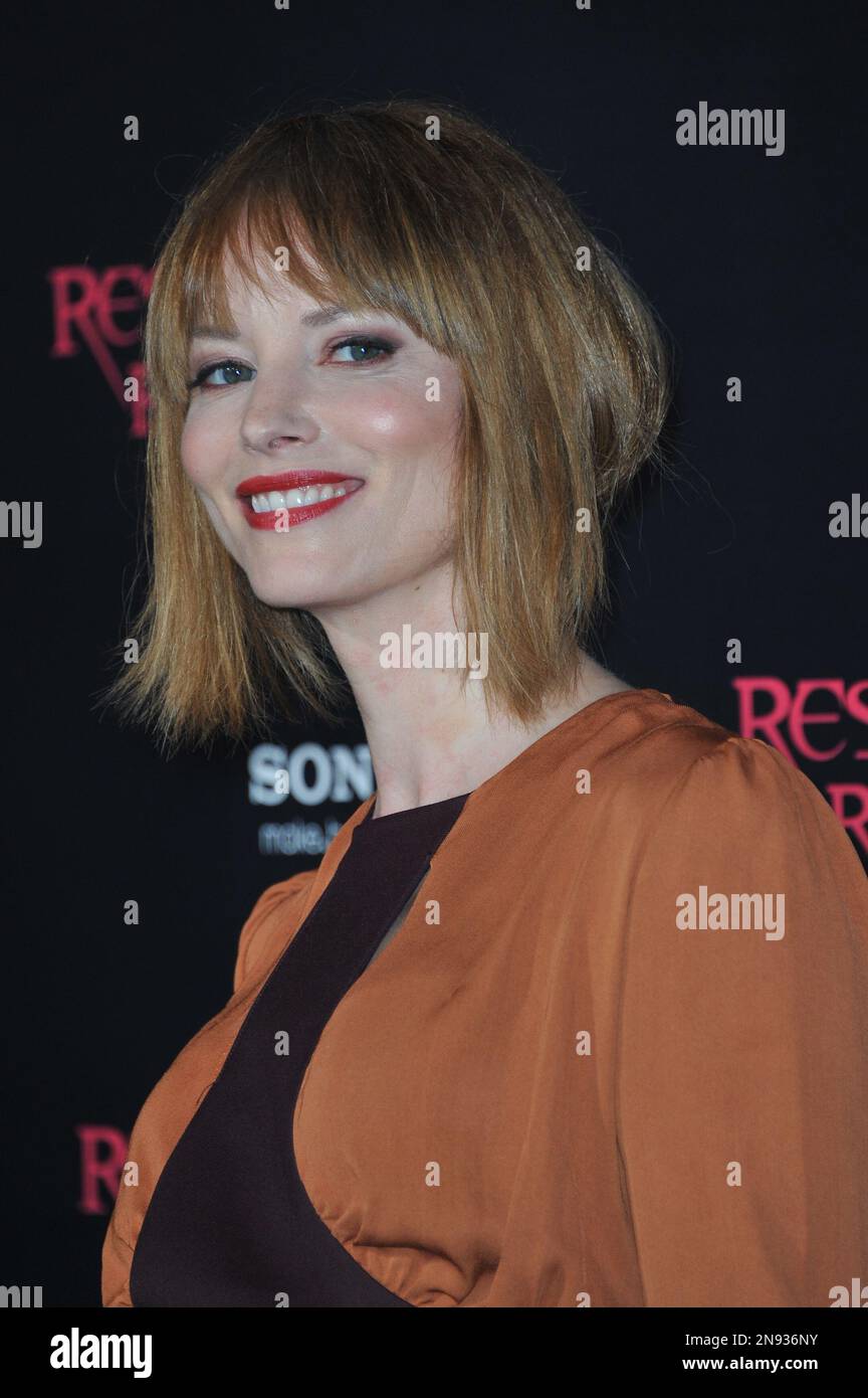 Sienna Guillory attends the US premiere of "Resident Evil: Retribution ...