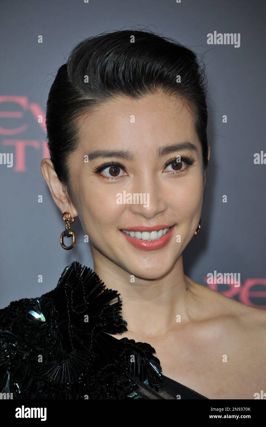 Li Bingbing attends the US premiere of "Resident Evil: Retribution" at ...