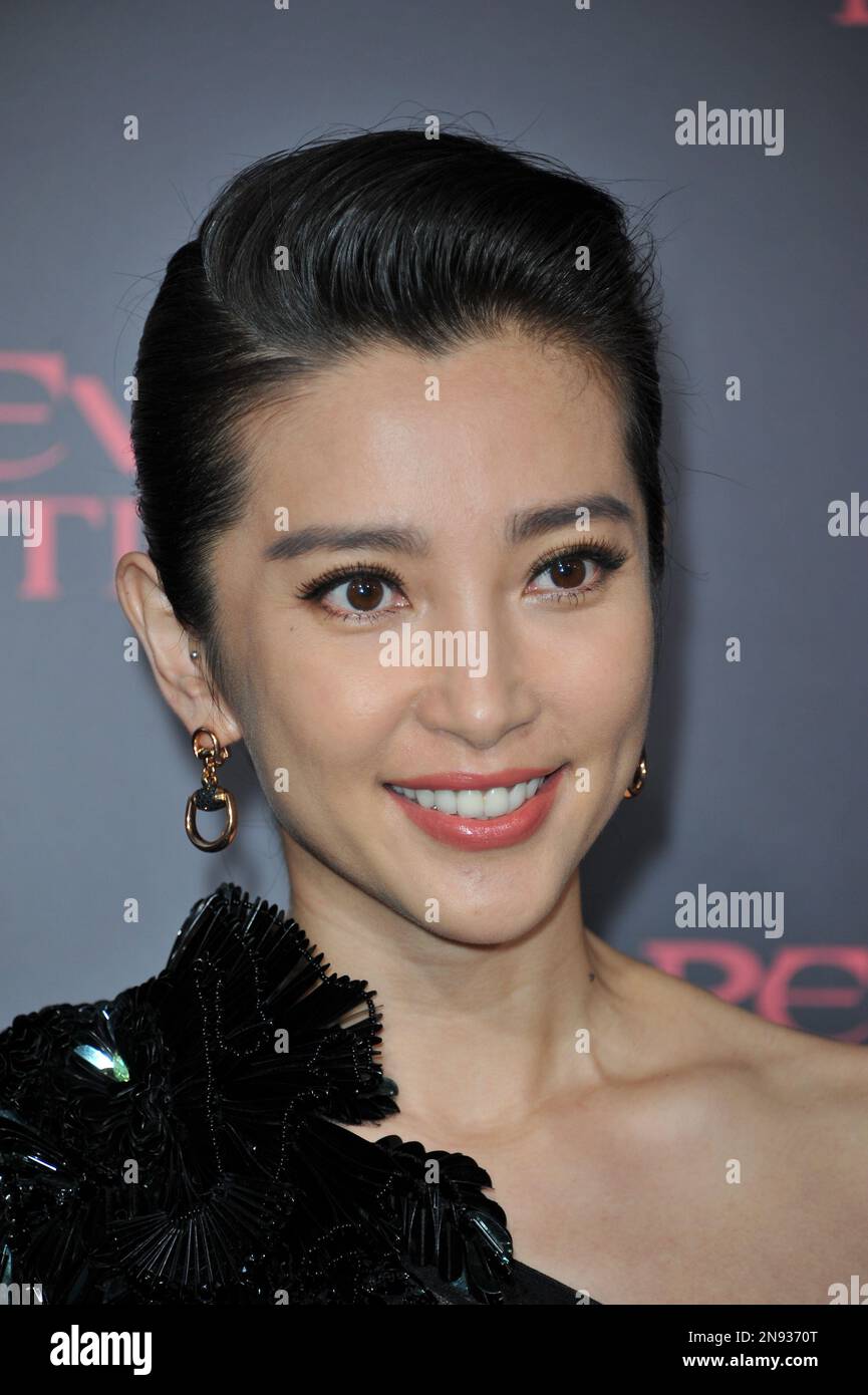Li Bingbing attends the US premiere of "Resident Evil: Retribution" at ...