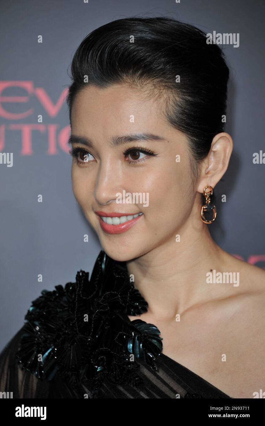 Li Bingbing attends the US premiere of "Resident Evil: Retribution" at ...