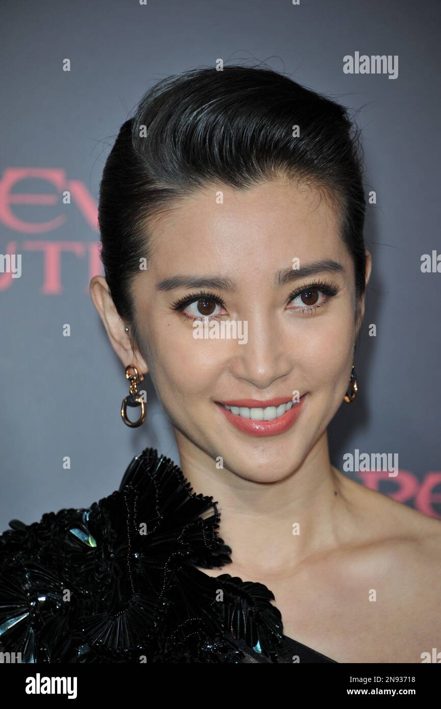 Li Bingbing attends the US premiere of "Resident Evil: Retribution" at ...