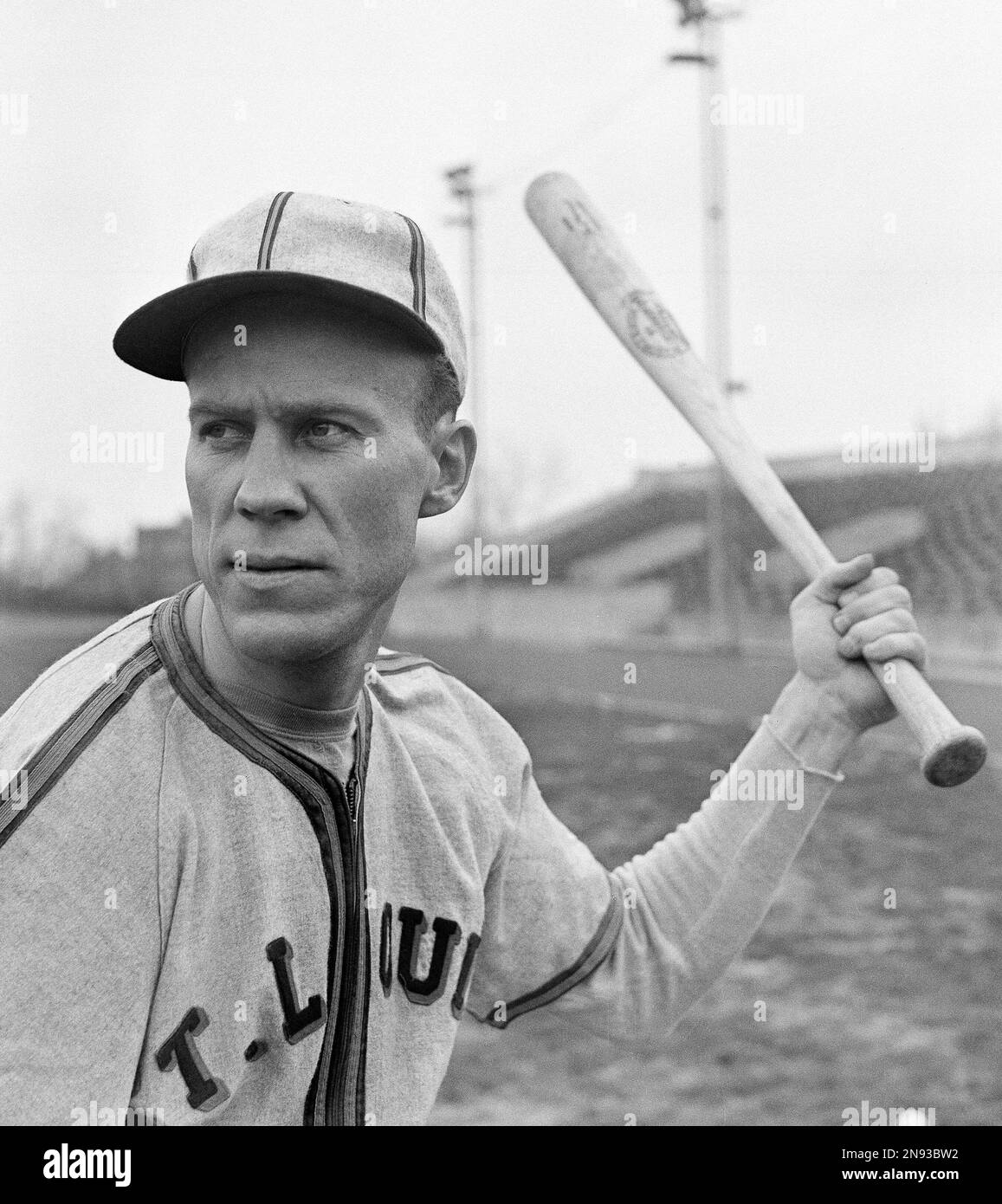 Pete Gray, age 27, of Nanticoke Pa., the St. Louis Browns' one-armed ...