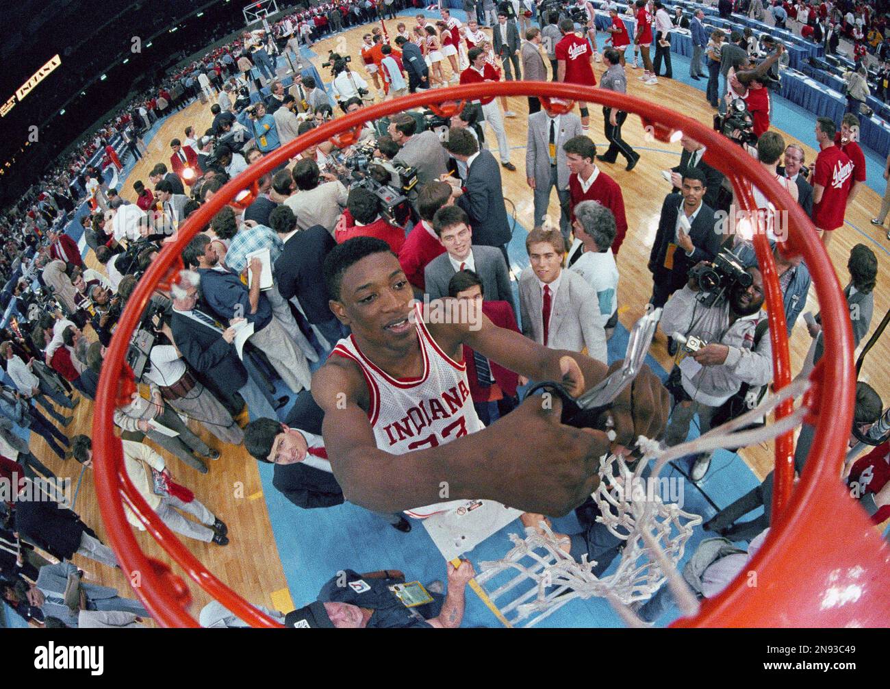 Indiana's Keith Smart, center, cuts the net at the Superdome after ...