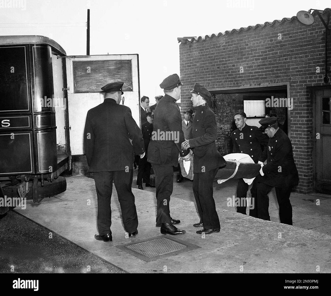 The body of Abe "Kid Twist" Reles, former leader of Brooklyn's Murder ...