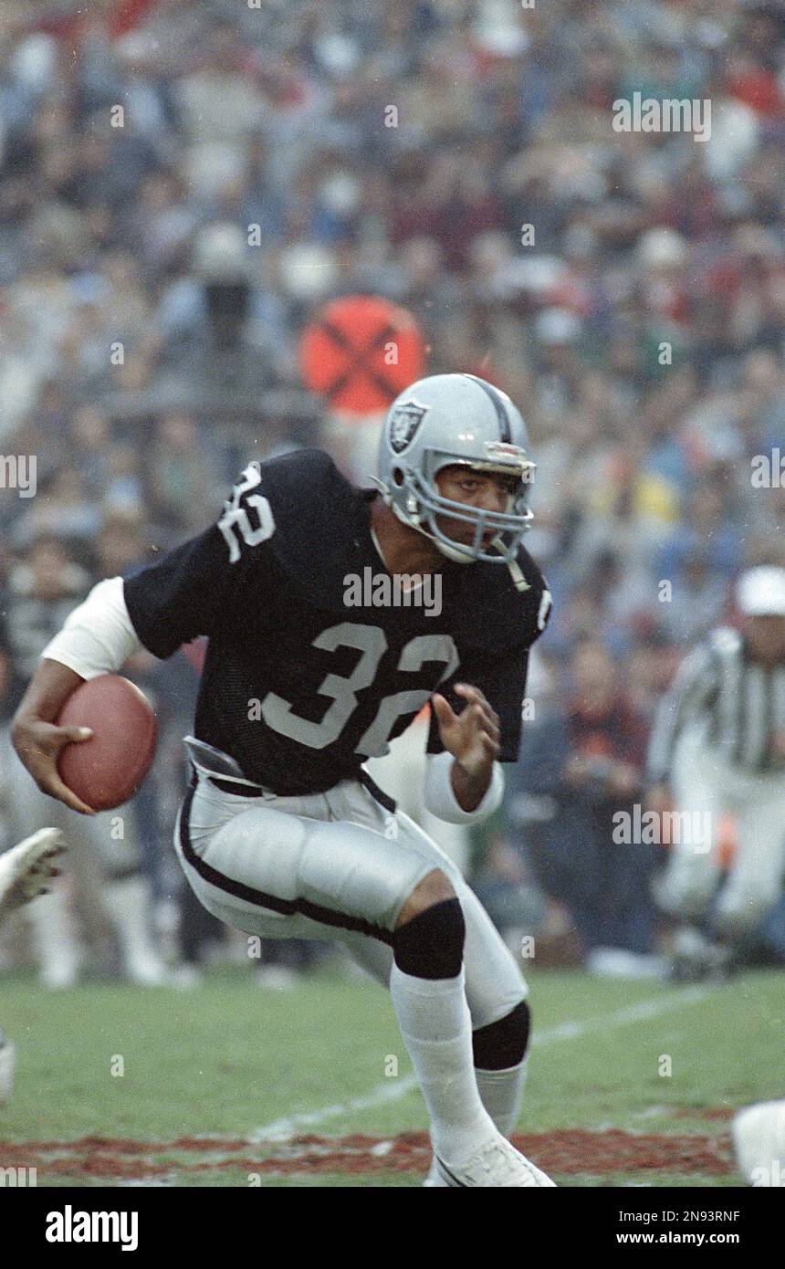 L.A. Raiders' Marcus Allen is seen in action, 1983. (AP Photo Stock ...