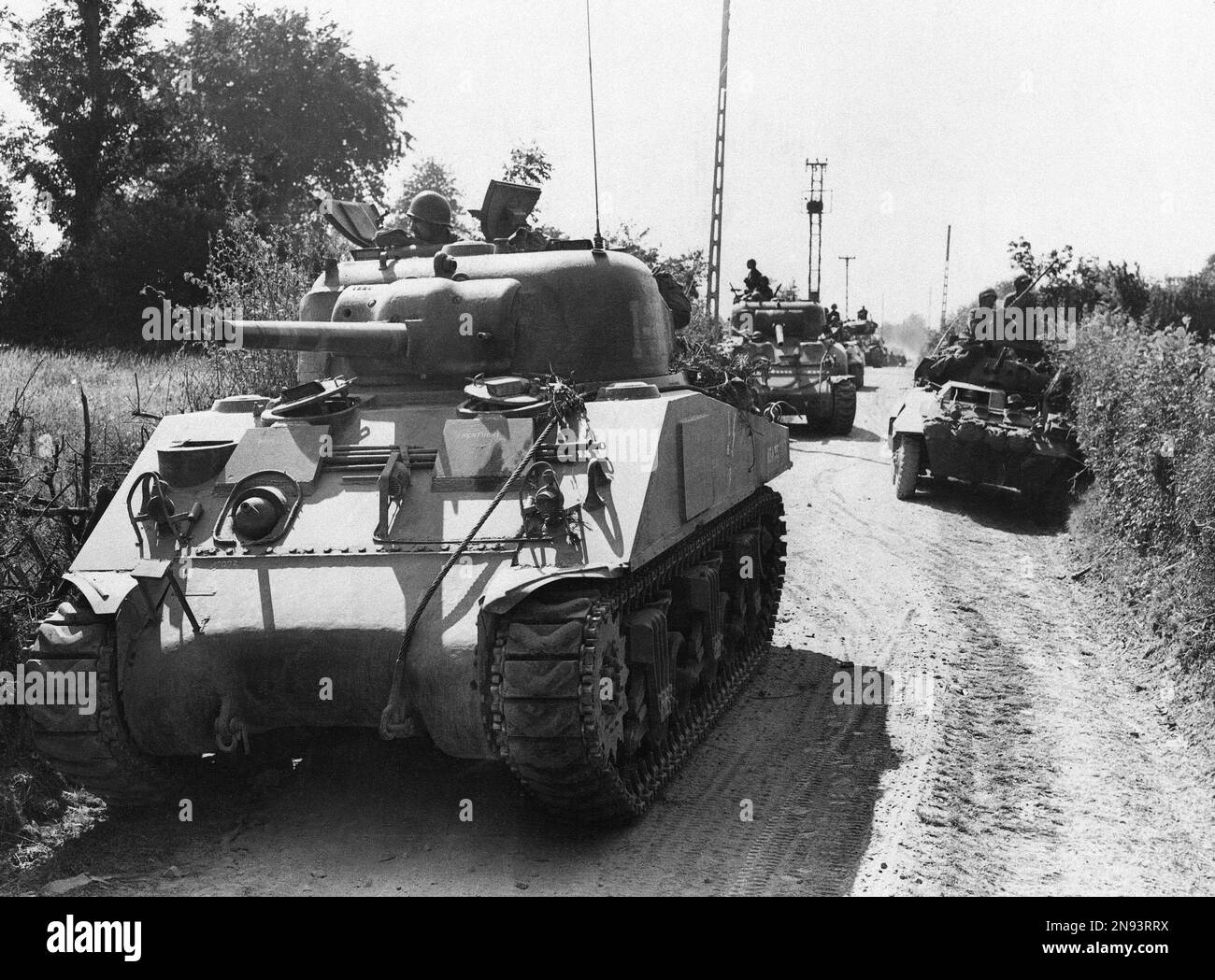 Tanks of the 3rd Armored Division about to move, Aug. 6, 1944, VirÈ ...