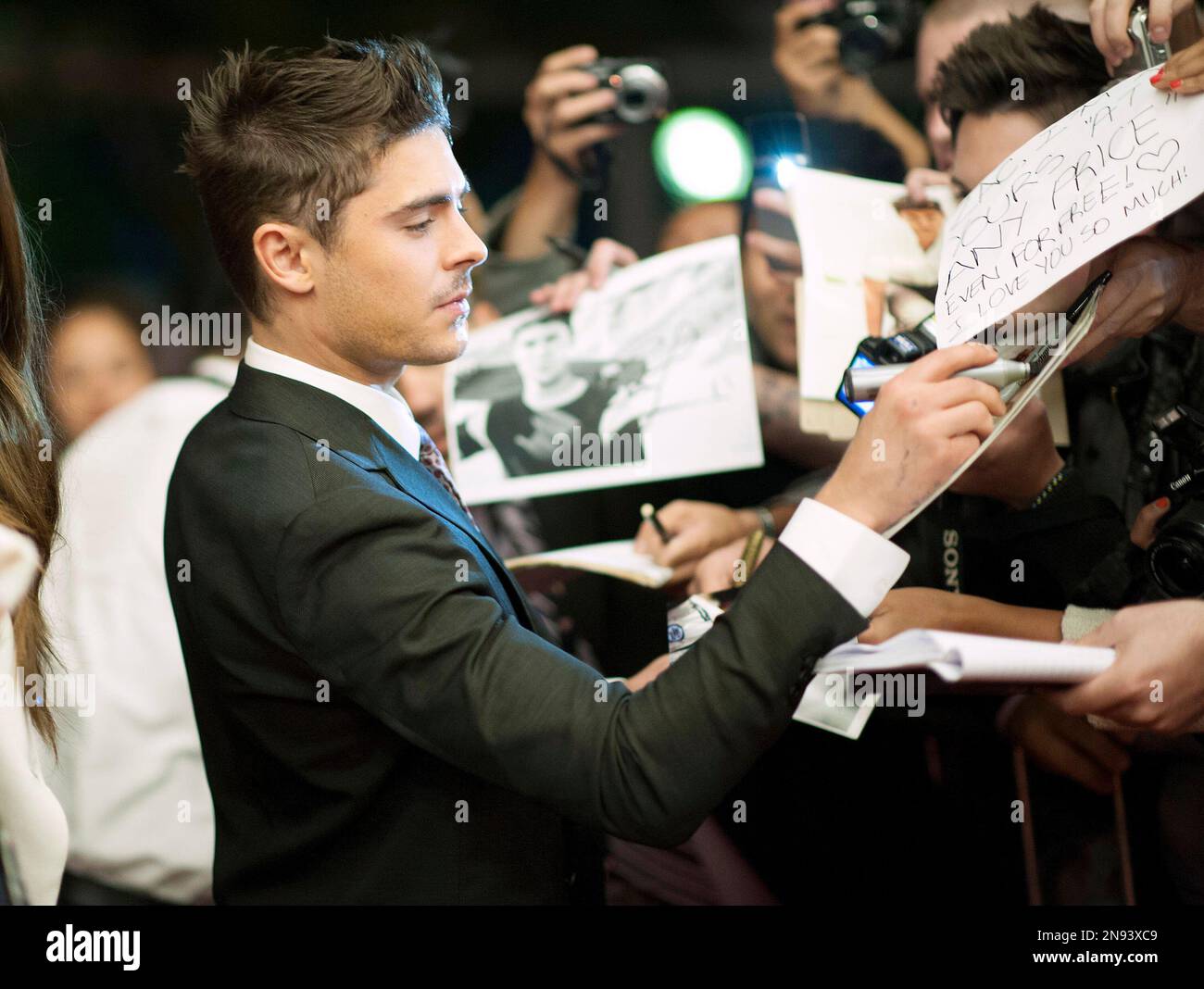Actor Zac Efron signs autographs the "At Any Price" premiere during the ...