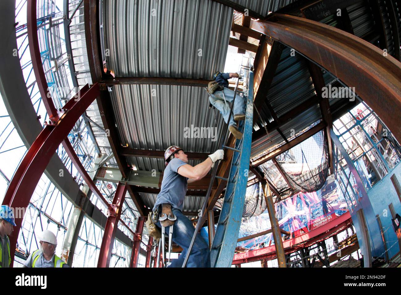 FILE - In this file photo of Aug. 2, 2012, Billy Geoghan, center ...