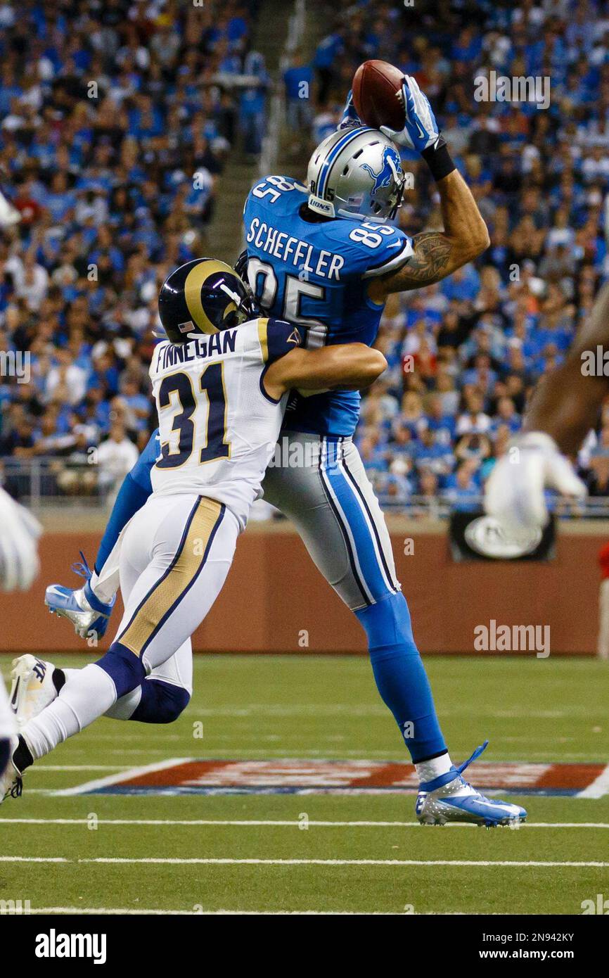 Detroit Lions tight end Tony Scheffler (85) makes a reception as St ...