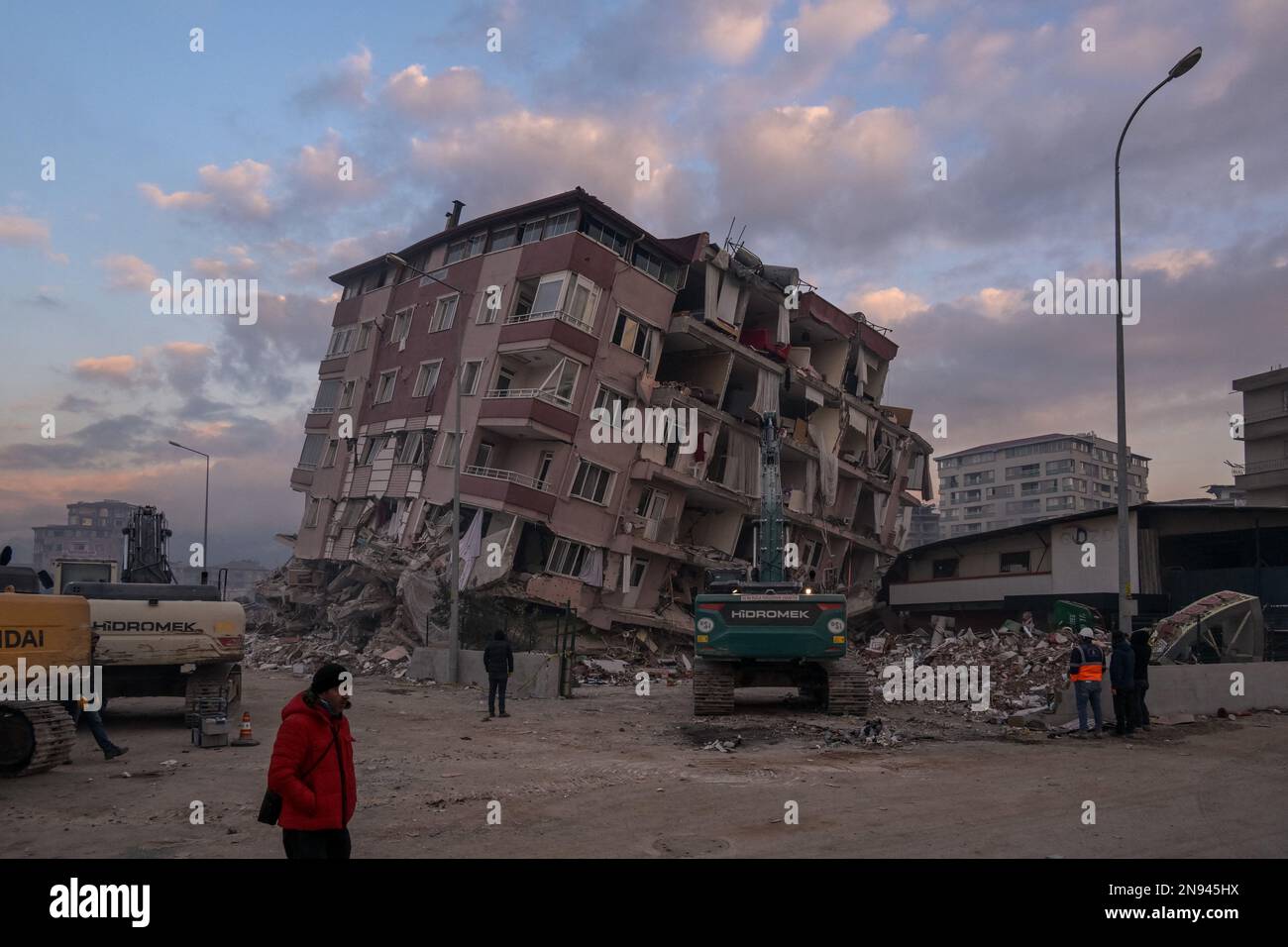 Turkey earthquake 2023 leaning hi-res stock photography and images - Alamy