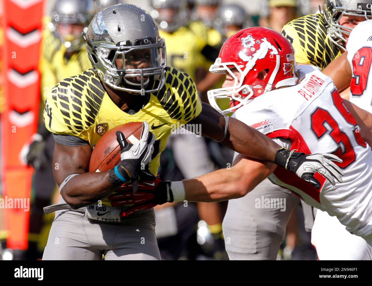 Oregon running back Kenjon Barner, left, gets past Fresno State ...