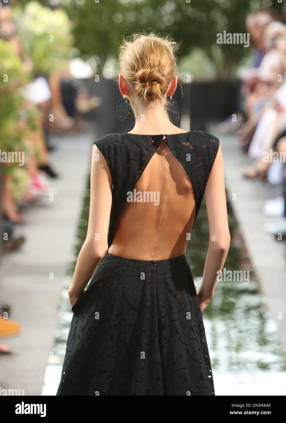 IMAGE DISTRIBUTED FOR L'OREAL-Models on the runway with hair by l'Oréal ...