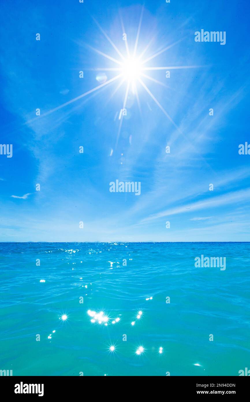 Tropical ocean and perfect sky with sun, day time Stock Photo - Alamy