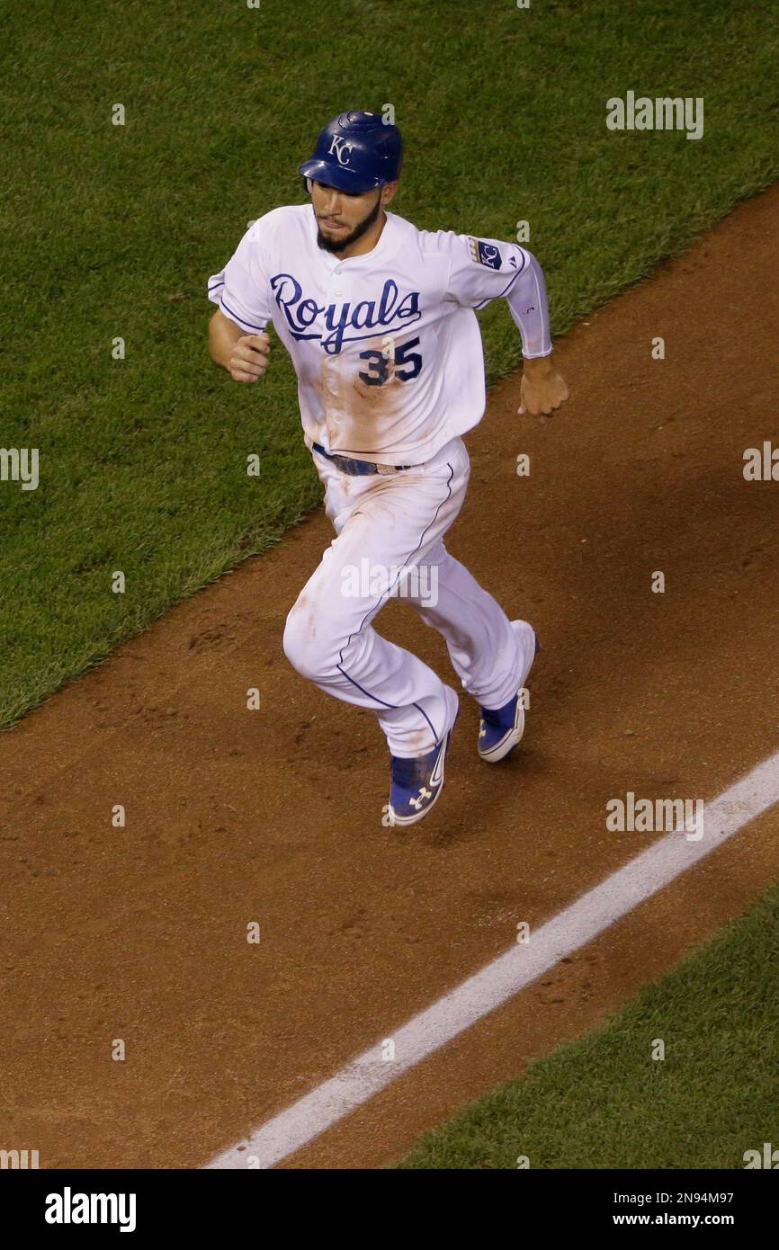 Kansas City Royals' Eric Hosmer scores during the seventh inning of a ...