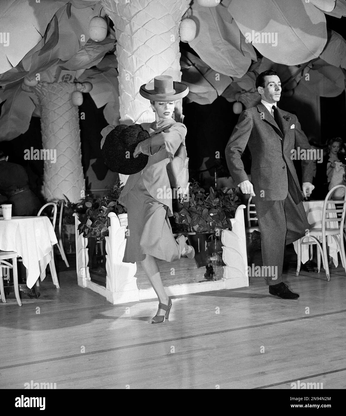 The dance team of Don Loper and Maxine Barrett (center) at the ...