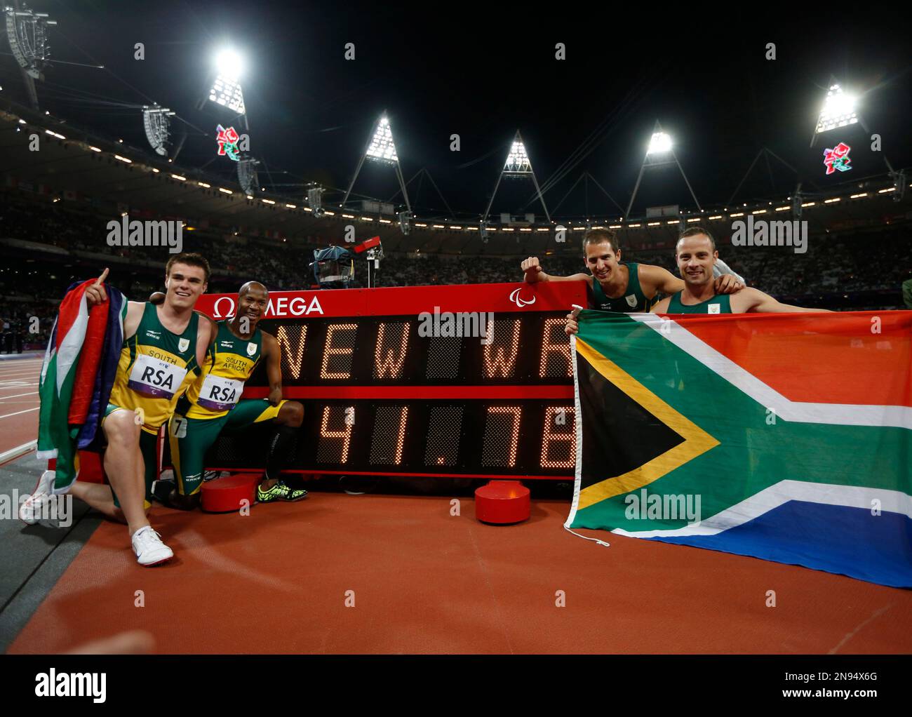 Gold medalists South Africa's Oscar Pistorius, right, and his teammates ...