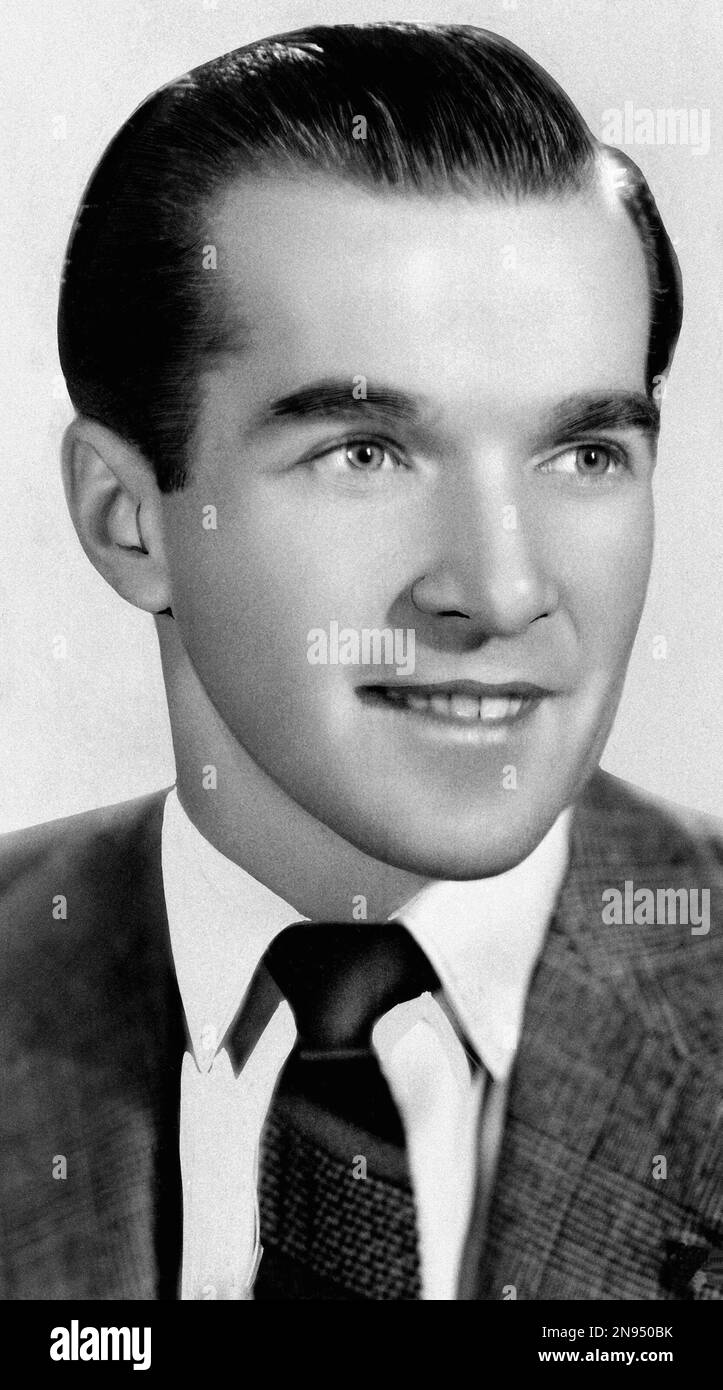 Singer Jack Leonard, head shot taken sometime during the 1940's. (AP ...