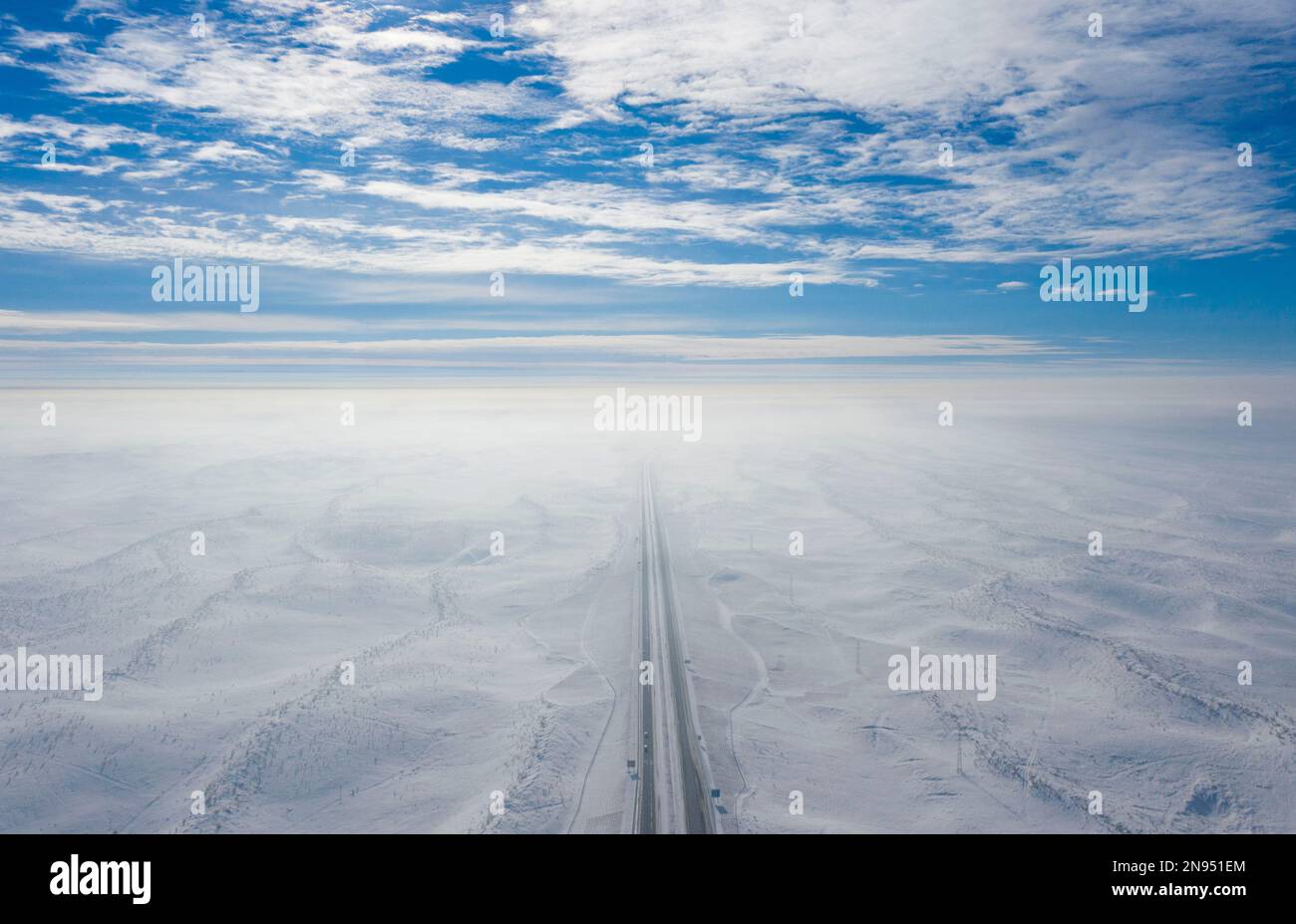 (230212) -- URUMQI, Feb. 12, 2023 (Xinhua) -- Aerial photo taken on Jan. 16, 2023 shows a cross ...