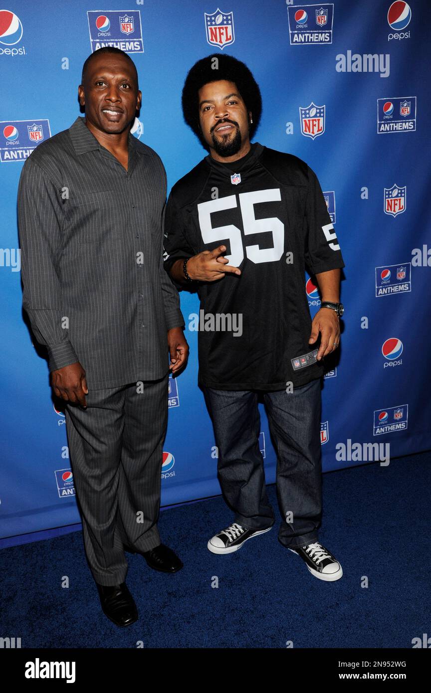 IMAGE DISTRIBUTED FOR PEPSI - From left, Tim Brown and Ice Cube arrive ...