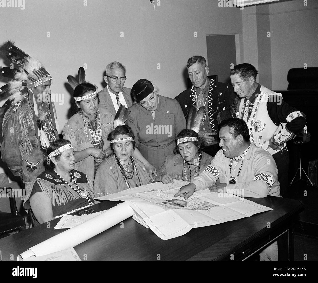 Tuscarora people in traditional dress are shown at a Federal Power ...