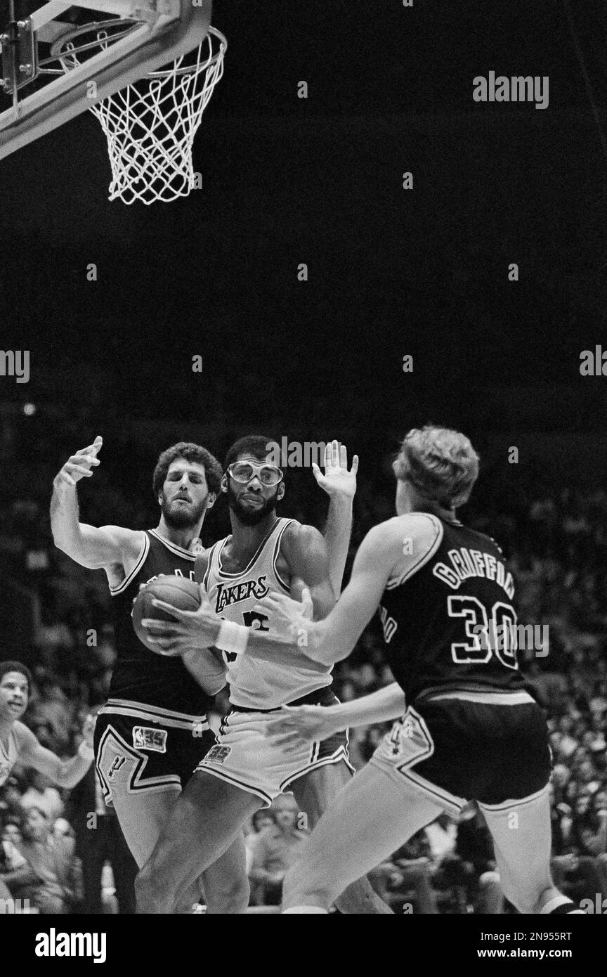 Los Angeles Laker Kareem Abdul-Jabbar finds himself blocked by San ...