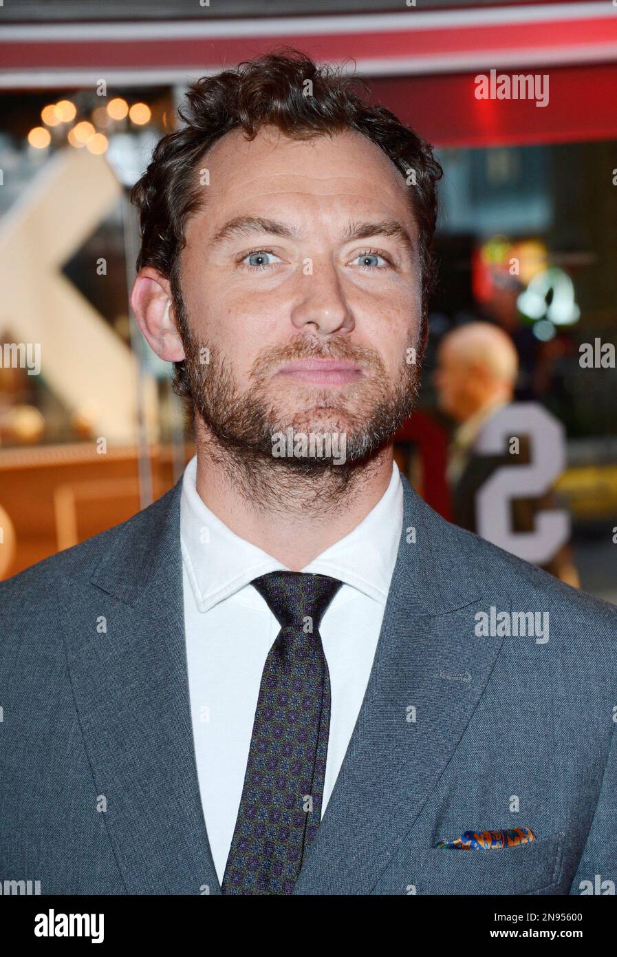 Jude Law poses at Anna Karenina World Premiere at Odeon West End on ...
