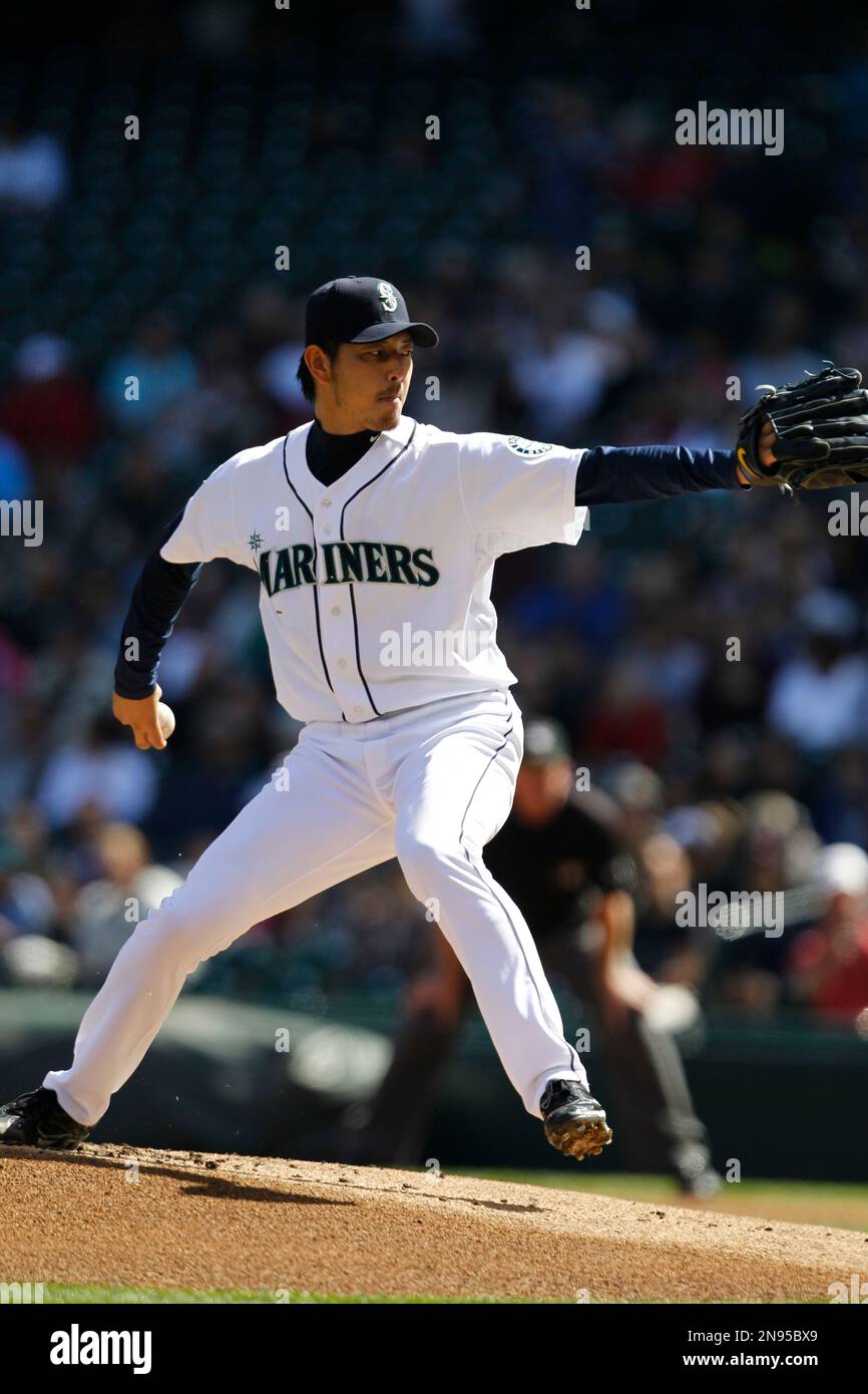 Seattle Mariners pitcher Hisashi Iwakuma in action against the Los ...