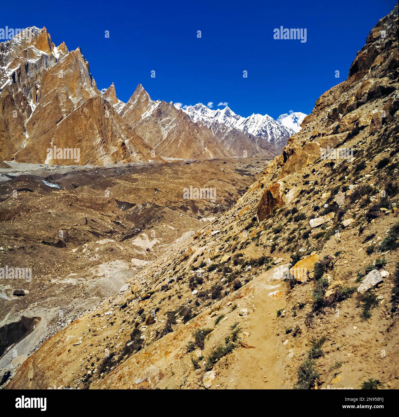 Baltoro glacier k2 hi-res stock photography and images - Alamy