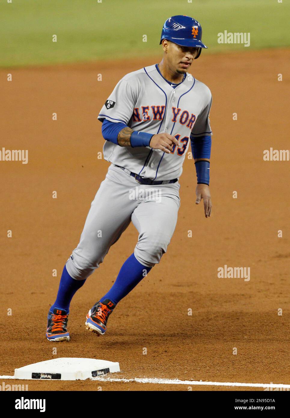 New York Mets' Ronny Cedeno advances to third base on a double by ...