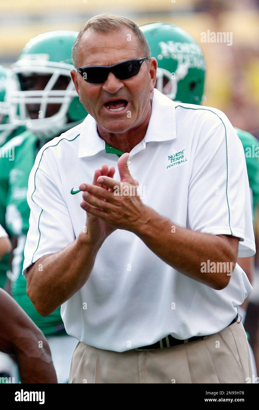North Texas head coach Dan McCarney applauds his team before an NCAA ...