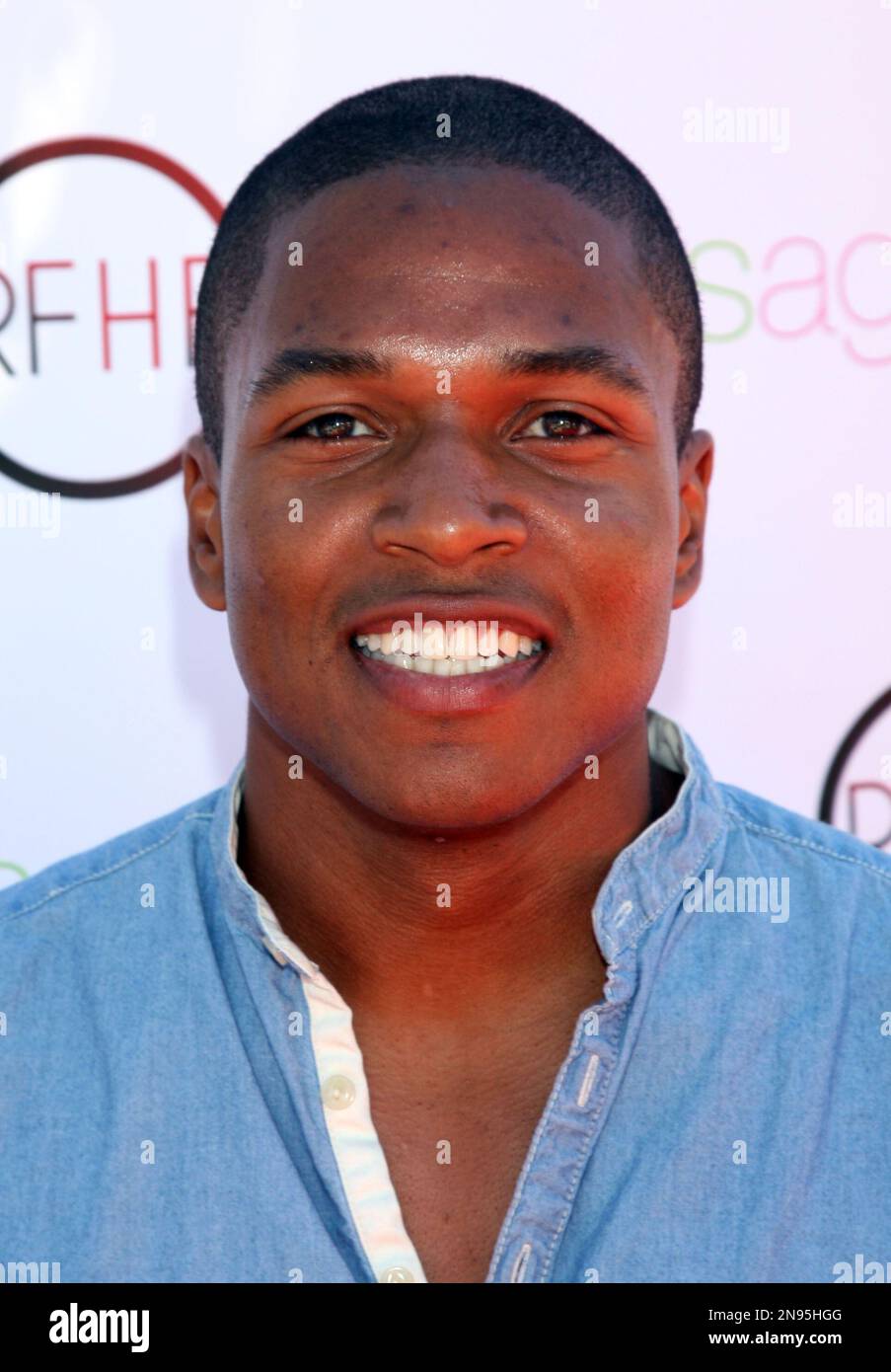 Sheldon Candis arrives at Robi Reed's 10th Annual "Sunshine Beyond ...