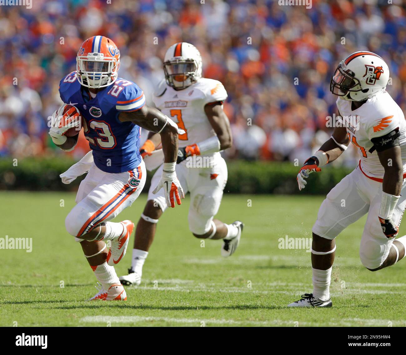 Florida running back Mike Gillislee (23) runs around Bowling Green ...