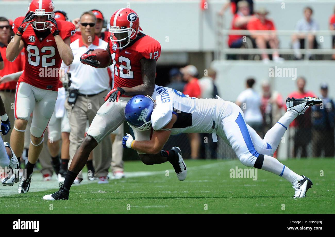Georgia wide receiver Tavarres King (12) runs against the defense of ...