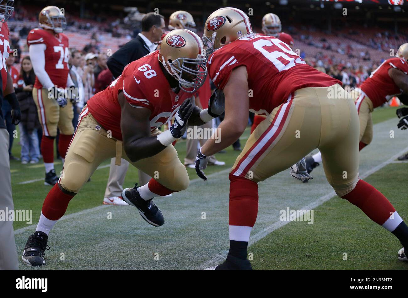 San Francisco 49ers guard Leonard Davis (68) and tackle Kenny Wiggins ...