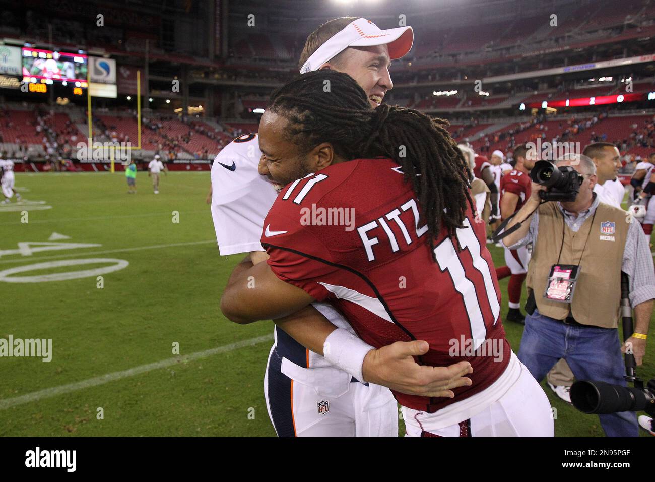 Denver Broncos' Peyton Manning, left, and Arizona Cardinals' Larry ...