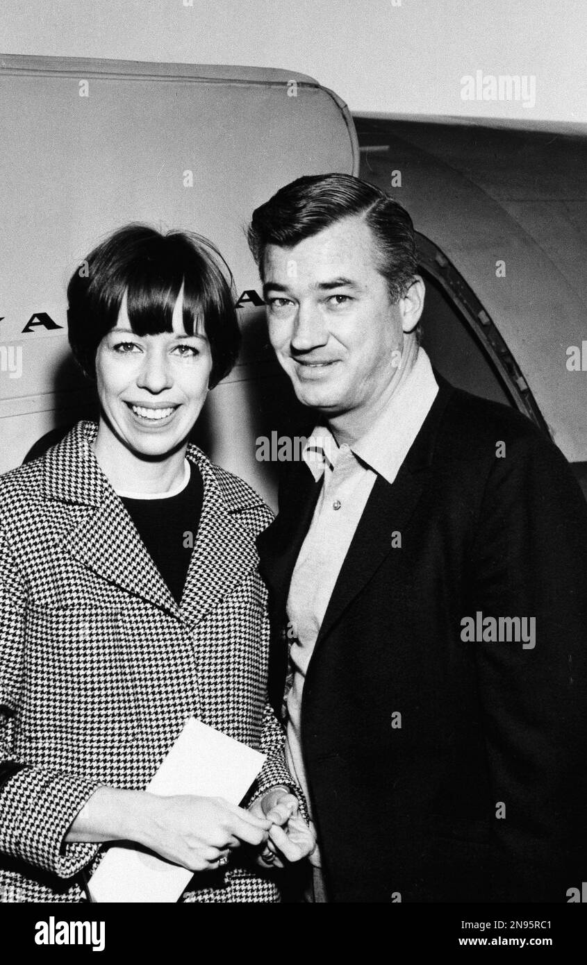 Entertainer and comedienne Carol Burnett and her husband Joe Hamilton ...
