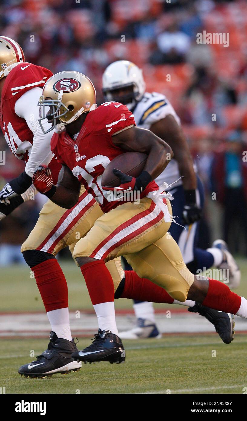 San Francisco 49ers running back Kendall Hunter (32) runs against the ...