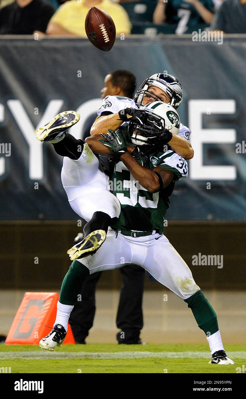 New York Jets defensive back Isaiah Trufant (35) breaks up a pass in ...