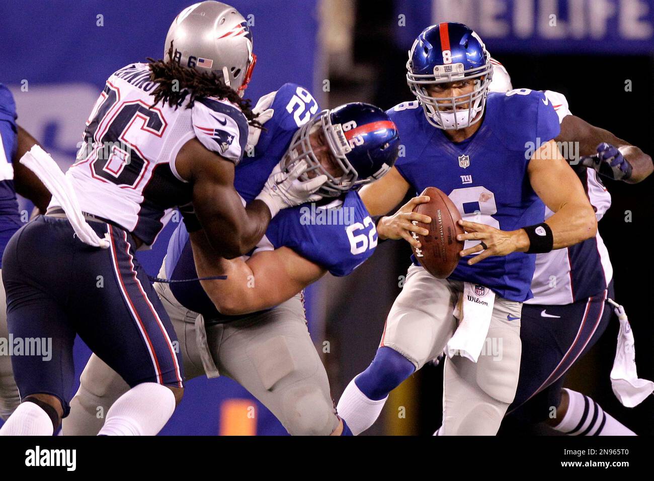 New York Giants quarterback David Carr (8) runs with the ball as ...