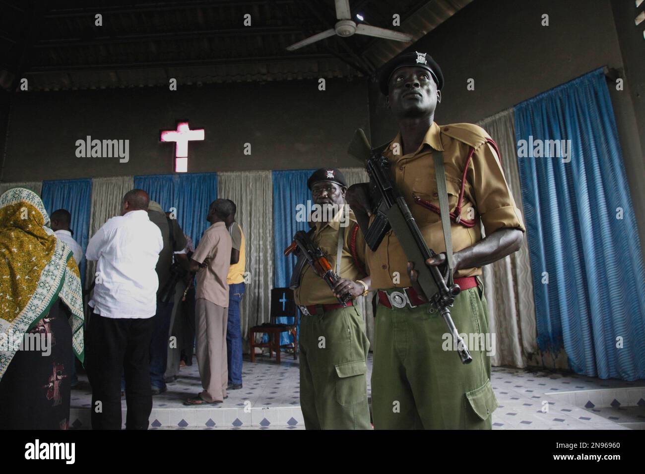 Kenyan riot police officers stand guard Wednesday, Aug. 29, 2012 after ...