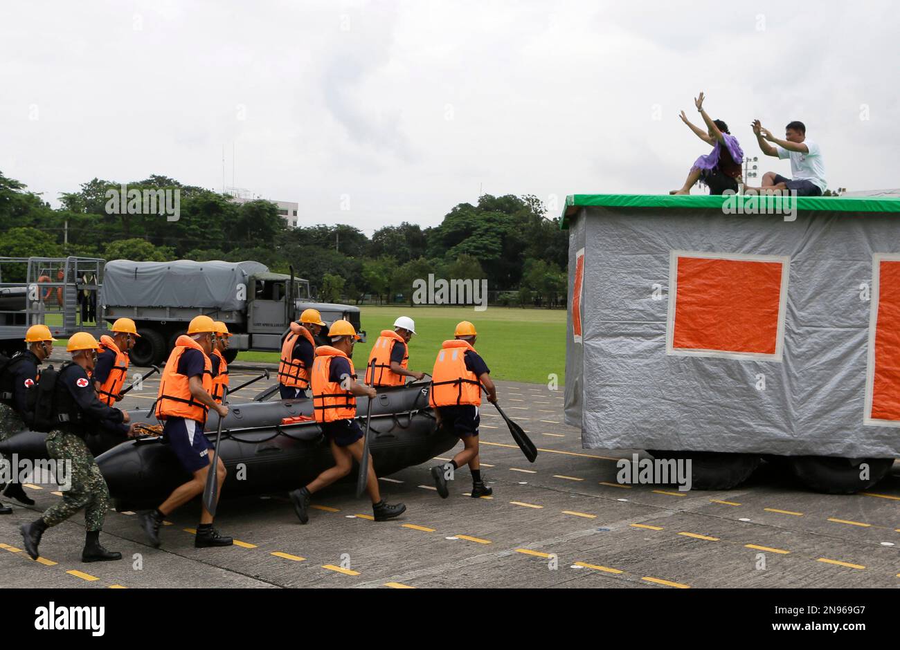 Philippine Navy's Search and Rescue unit demonstrate their capability ...