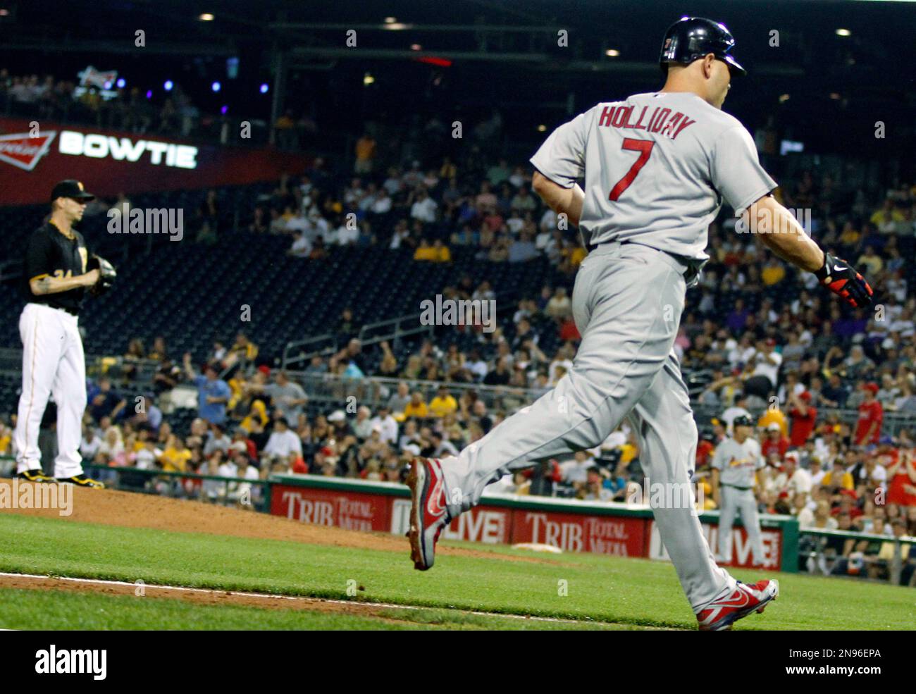 St. Louis Cardinals' Matt Holliday (7) heads home past Pittsburgh ...