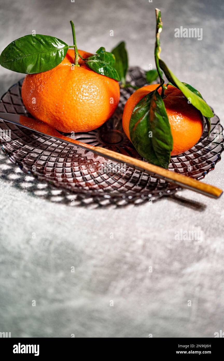 Fresh tangerines with leaves Stock Photo - Alamy