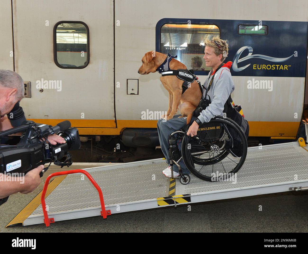 Belgian wheelchair sprinter Marieke Vervoort and dog Zenn arrive on ...